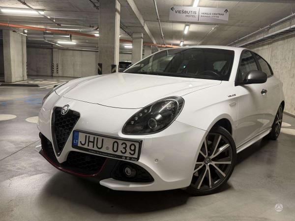 Alfa Romeo Giulietta 2016 in Vilnius on AUTOMOTO.COM.LV White Alfa Romeo Giulietta 2016 in Vilnius, with an engine capacity of 1.74 L and mileage of 95 thousand km for 14500 €, photo 6 on AUTOMOTO.COM.LV