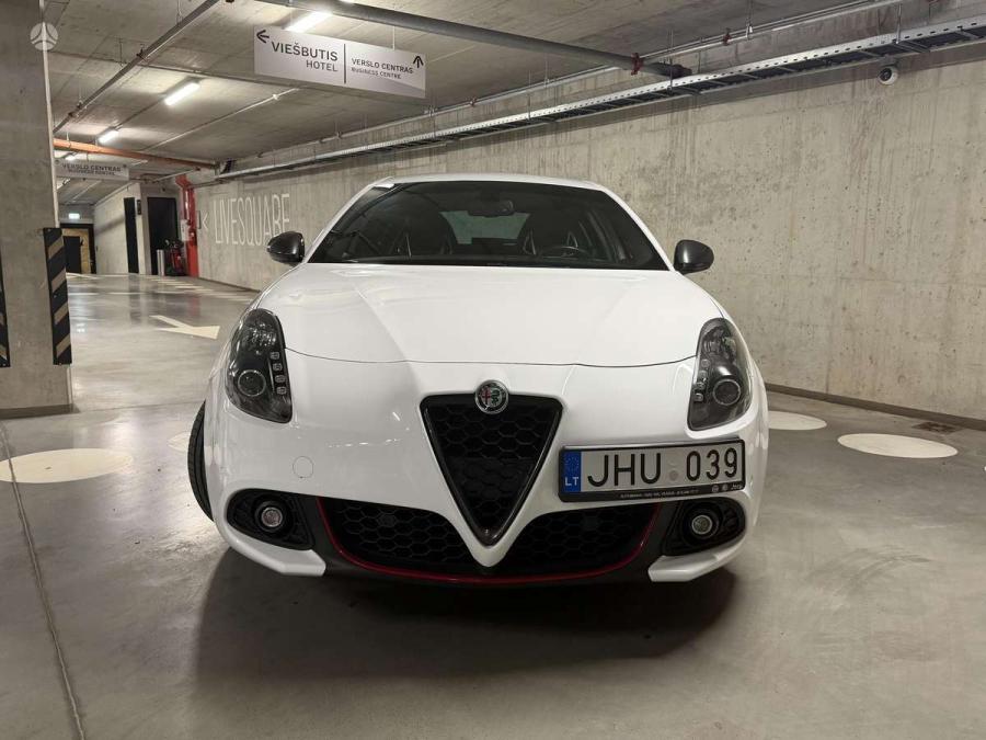 White Alfa Romeo Giulietta 2016 in Vilnius, with an engine capacity of 1.74 L and mileage of 95 thousand km for 14500 €, photo 7 on AUTOMOTO.COM.LV