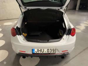 White Alfa Romeo Giulietta 2016 in Vilnius, with an engine capacity of 1.74 L and mileage of 95 thousand km for 14500 €, photo 10 on AUTOMOTO.COM.LV