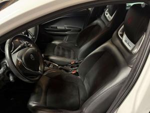 White Alfa Romeo Giulietta 2016 in Vilnius, with an engine capacity of 1.74 L and mileage of 95 thousand km for 14500 €, photo 12 on AUTOMOTO.COM.LV