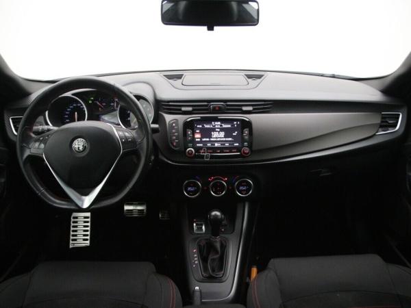 White Alfa Romeo Giulietta 2018 in Vilnius, with an engine capacity of 1.40 L and mileage of 170 thousand km for 11699 €, photo 2 on AUTOMOTO.COM.LV
