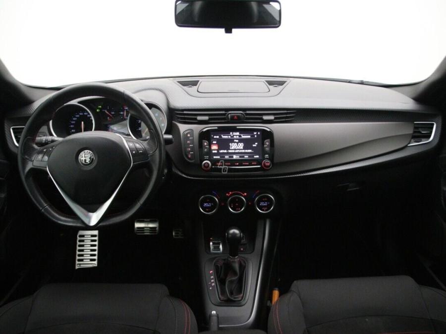 Balts Alfa Romeo Giulietta 2018 Viļņa, ar dzinēja tilpumu 1.40 L un nobraukumu 170 tūkst. km par 11699 €, foto 2 vietnē AUTOMOTO.COM.LV