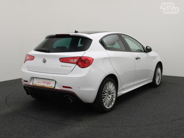 White Alfa Romeo Giulietta 2018 in Vilnius, with an engine capacity of 1.40 L and mileage of 170 thousand km for 11699 €, photo 8 on AUTOMOTO.COM.LV
