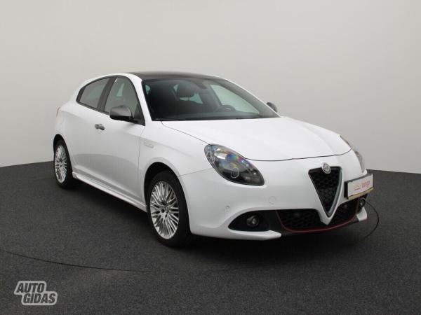 White Alfa Romeo Giulietta 2018 in Vilnius, with an engine capacity of 1.40 L and mileage of 170 thousand km for 11699 €, photo 10 on AUTOMOTO.COM.LV