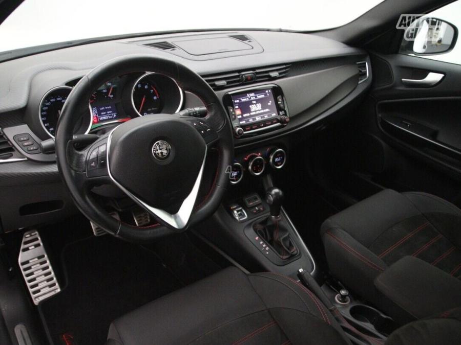 Balts Alfa Romeo Giulietta 2018 Viļņa, ar dzinēja tilpumu 1.40 L un nobraukumu 170 tūkst. km par 11699 €, foto 16 vietnē AUTOMOTO.COM.LV
