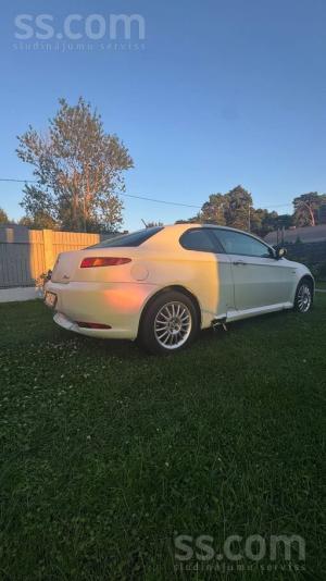 Melns Alfa Romeo GT 2006 Liepāja, ar dzinēja tilpumu 2.00 L un nobraukumu 134 tūkst. km par 450 €, foto 4 vietnē AUTOMOTO.COM.LV