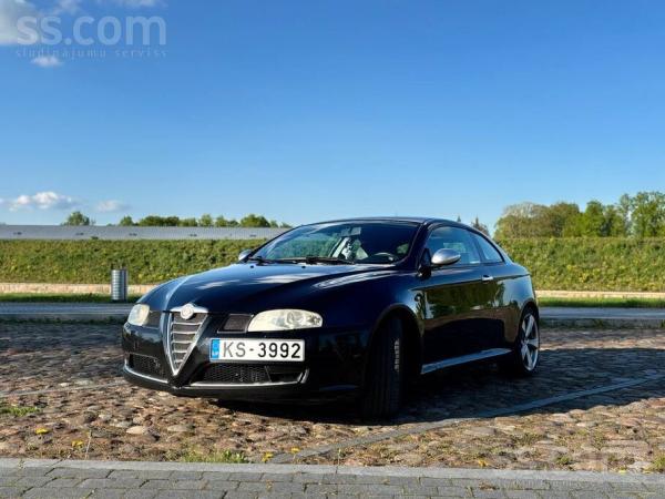 Melns Alfa Romeo GT 2007 Daugavpils, ar dzinēja tilpumu 1.90 L un nobraukumu 300 tūkst. km par 2300 €, foto 1 vietnē AUTOMOTO.COM.LV