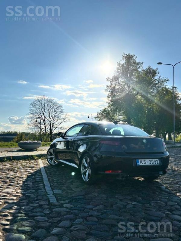 Melns Alfa Romeo GT 2007 Daugavpils, ar dzinēja tilpumu 1.90 L un nobraukumu 300 tūkst. km par 2300 €, foto 4 vietnē AUTOMOTO.COM.LV