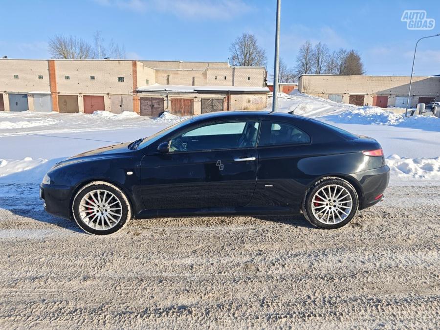 Black Alfa Romeo GT 2008 in Utena, with an engine capacity of 1.80 L and mileage of 214 thousand km for 1600 €, photo 3 on AUTOMOTO.COM.LV