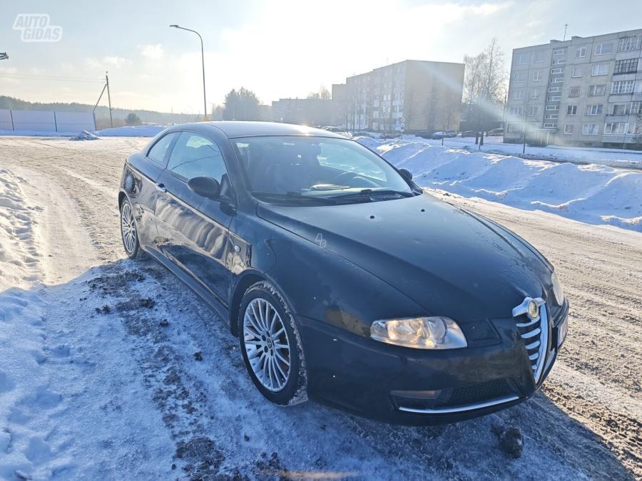 Black Alfa Romeo GT 2008 in Utena, with an engine capacity of 1.80 L and mileage of 214 thousand km for 1600 €, photo 4 on AUTOMOTO.COM.LV