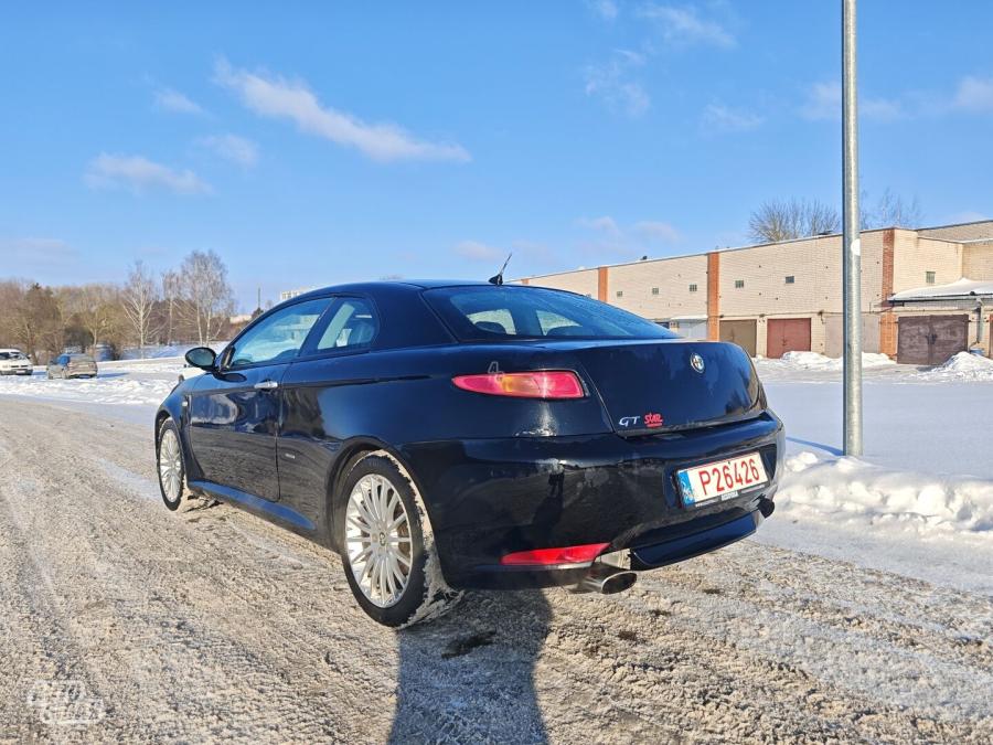 Black Alfa Romeo GT 2008 in Utena, with an engine capacity of 1.80 L and mileage of 214 thousand km for 1600 €, photo 5 on AUTOMOTO.COM.LV