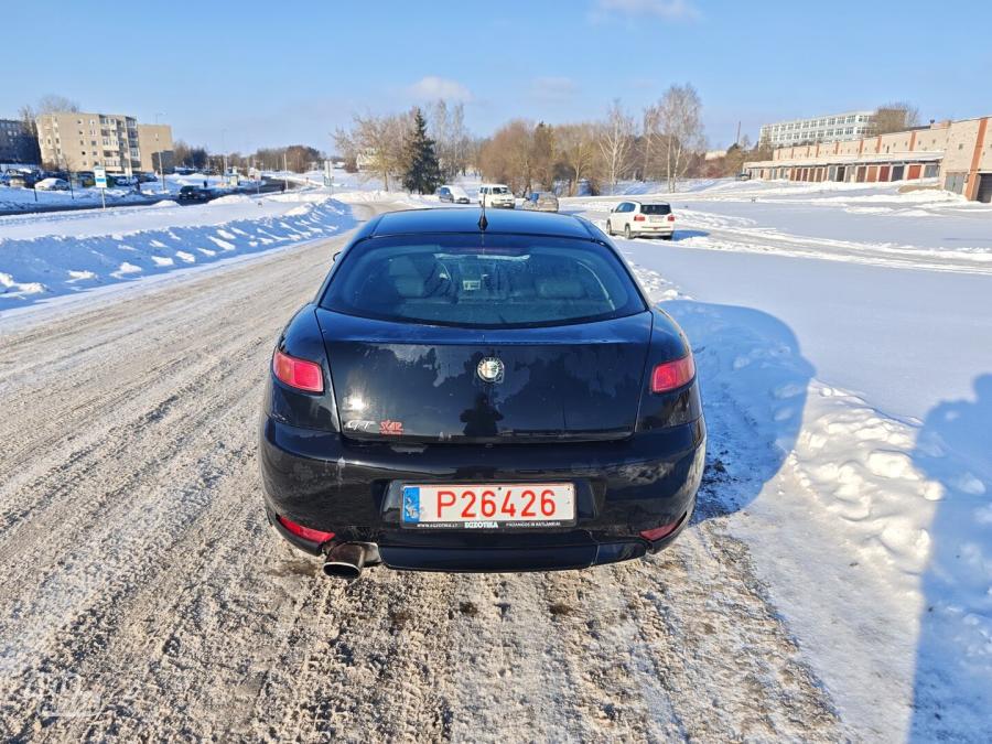 Black Alfa Romeo GT 2008 in Utena, with an engine capacity of 1.80 L and mileage of 214 thousand km for 1600 €, photo 6 on AUTOMOTO.COM.LV
