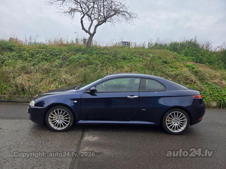 Zils Alfa Romeo GT 2005 Tallina, ar dzinēja tilpumu 1.90 L un nobraukumu 384 tūkst. km par 2200 €, foto 4 vietnē AUTOMOTO.COM.LV