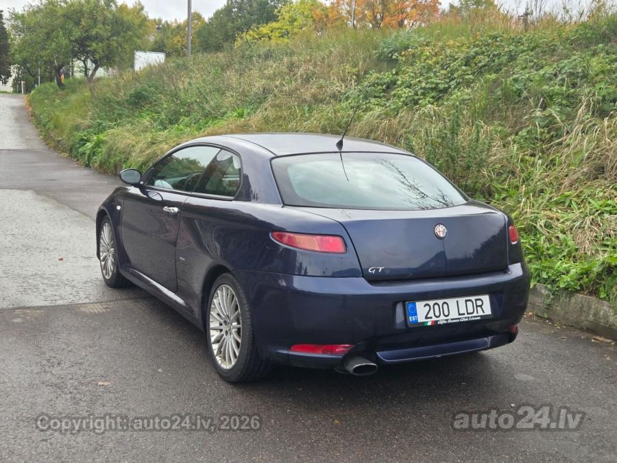 Zils Alfa Romeo GT 2005 Tallina, ar dzinēja tilpumu 1.90 L un nobraukumu 384 tūkst. km par 2200 €, foto 5 vietnē AUTOMOTO.COM.LV