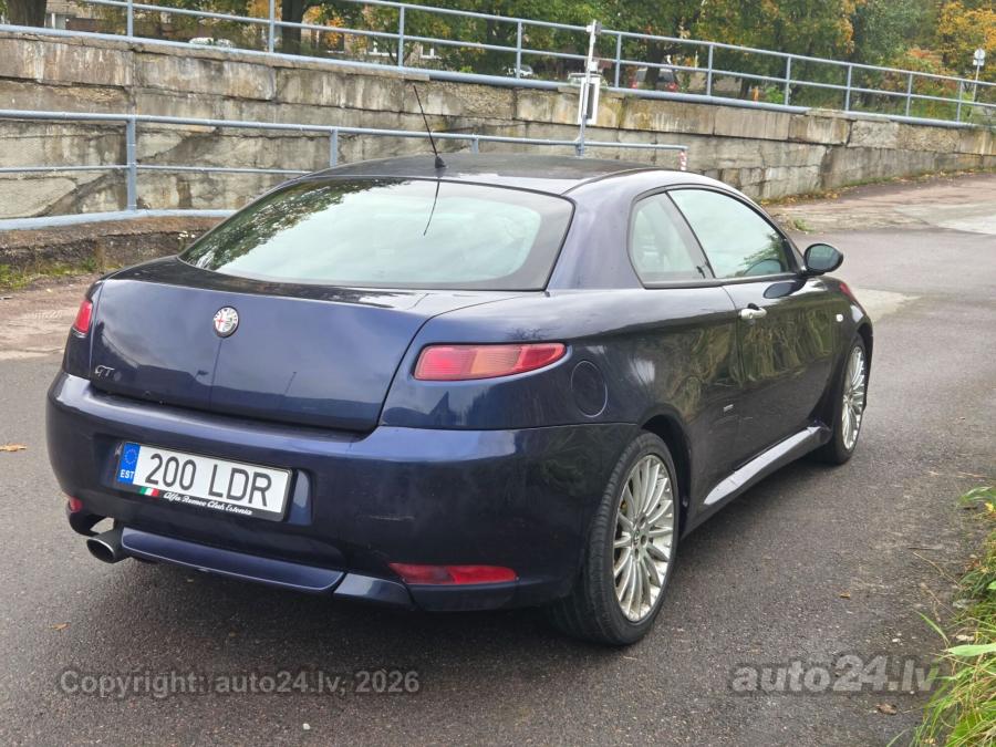 Zils Alfa Romeo GT 2005 Tallina, ar dzinēja tilpumu 1.90 L un nobraukumu 384 tūkst. km par 2200 €, foto 6 vietnē AUTOMOTO.COM.LV