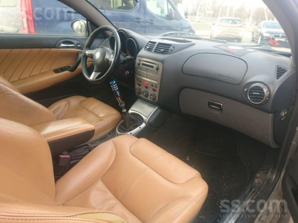 Alfa Romeo GT 2004 in Riga, with an engine capacity of 1.90 L and mileage of 310 thousand km for 750 €, photo 9 on AUTOMOTO.COM.LV