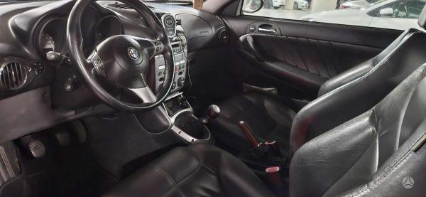 Pelēks Alfa Romeo GT 2004 Viļņa, ar dzinēja tilpumu 1.91 L un nobraukumu 180 tūkst. km par 999 €, foto 4 vietnē AUTOMOTO.COM.LV