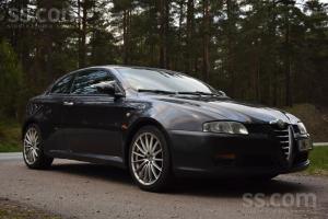 Pelēks Alfa Romeo GT 2005 Rīga, ar dzinēja tilpumu 2.00 L un nobraukumu 240 tūkst. km par 1000 €, foto 3 vietnē AUTOMOTO.COM.LV