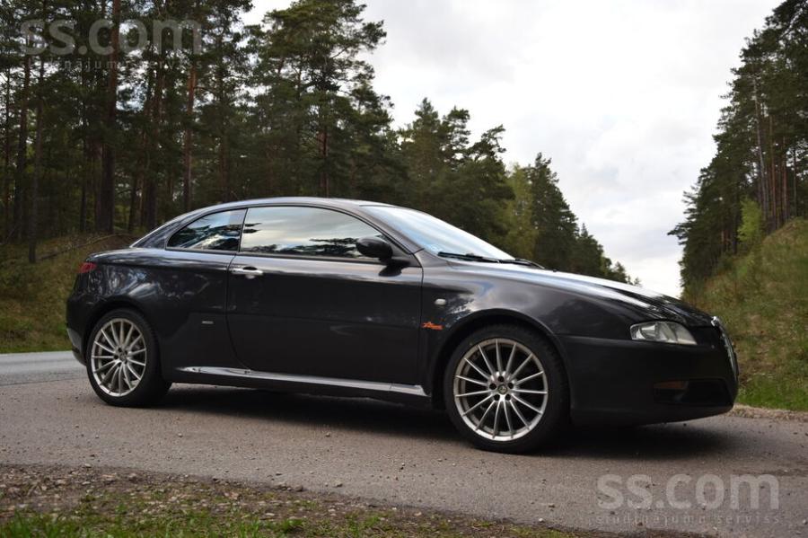Pelēks Alfa Romeo GT 2005 Rīga, ar dzinēja tilpumu 2.00 L un nobraukumu 240 tūkst. km par 1000 €, foto 4 vietnē AUTOMOTO.COM.LV
