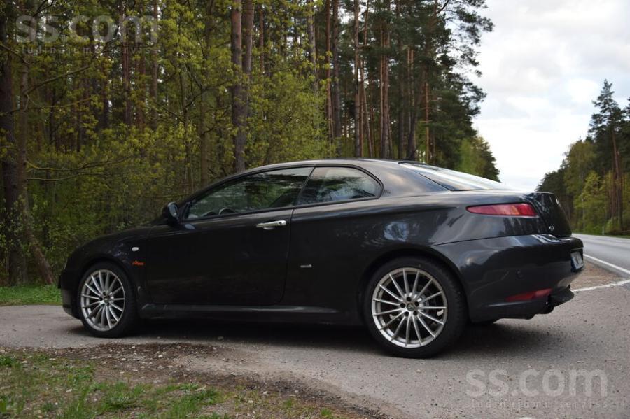 Pelēks Alfa Romeo GT 2005 Rīga, ar dzinēja tilpumu 2.00 L un nobraukumu 240 tūkst. km par 1000 €, foto 5 vietnē AUTOMOTO.COM.LV