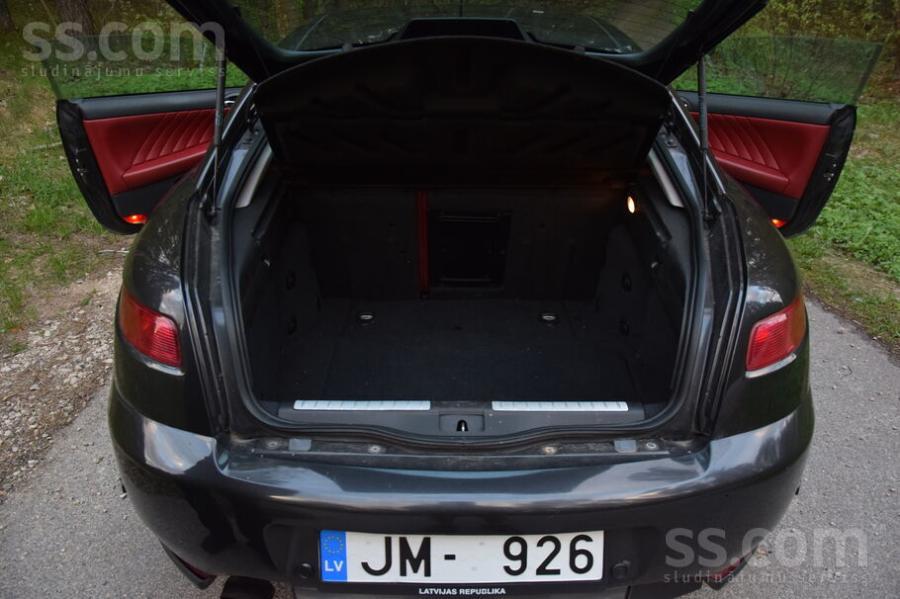 Pelēks Alfa Romeo GT 2005 Rīga, ar dzinēja tilpumu 2.00 L un nobraukumu 240 tūkst. km par 1000 €, foto 10 vietnē AUTOMOTO.COM.LV