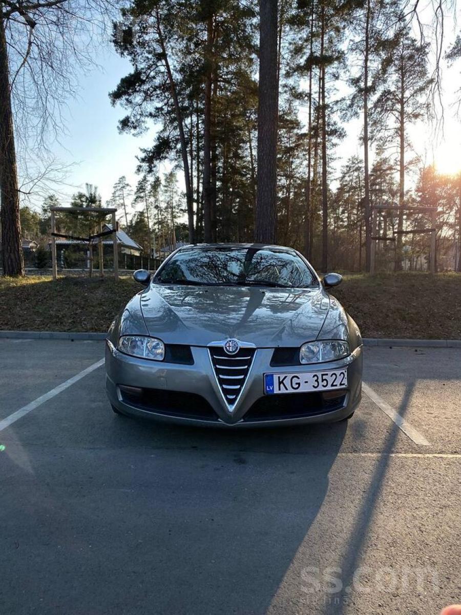 Pelēks Alfa Romeo GT 2005 Daugavpils, ar dzinēja tilpumu 1.90 L un nobraukumu 259 tūkst. km par 1500 €, foto 3 vietnē AUTOMOTO.COM.LV