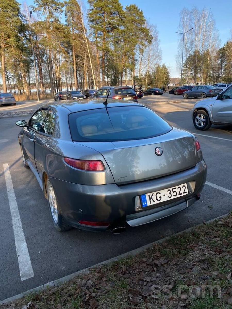 Pelēks Alfa Romeo GT 2005 Daugavpils, ar dzinēja tilpumu 1.90 L un nobraukumu 259 tūkst. km par 1500 €, foto 4 vietnē AUTOMOTO.COM.LV