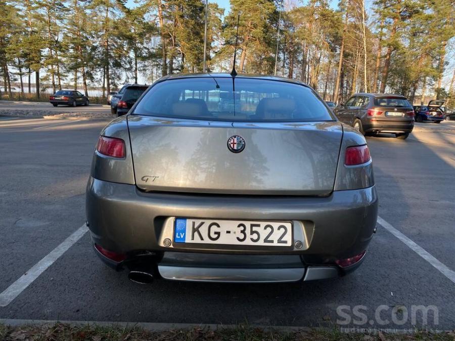 Pelēks Alfa Romeo GT 2005 Daugavpils, ar dzinēja tilpumu 1.90 L un nobraukumu 259 tūkst. km par 1500 €, foto 5 vietnē AUTOMOTO.COM.LV