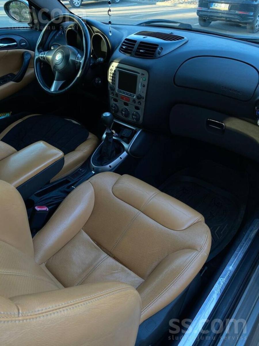 Pelēks Alfa Romeo GT 2005 Daugavpils, ar dzinēja tilpumu 1.90 L un nobraukumu 259 tūkst. km par 1500 €, foto 7 vietnē AUTOMOTO.COM.LV