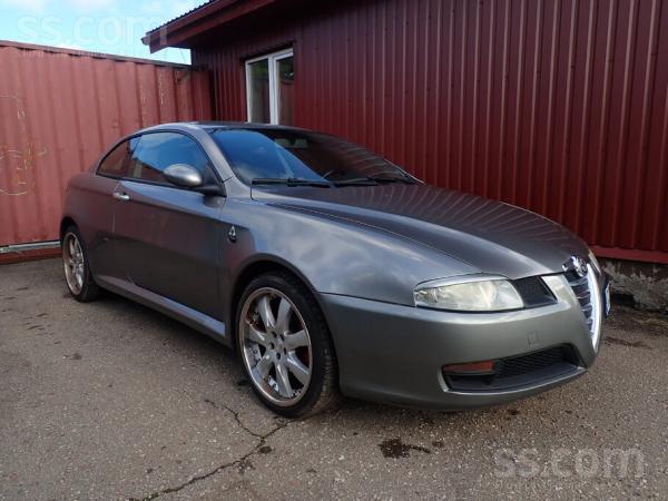 Grey Alfa Romeo GT 2005 in Liepaja, with an engine capacity of 2.00 L and mileage of 201 thousand km for 2450 €, photo 1 on AUTOMOTO.COM.LV