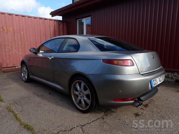 Grey Alfa Romeo GT 2005 in Liepaja, with an engine capacity of 2.00 L and mileage of 201 thousand km for 2450 €, photo 4 on AUTOMOTO.COM.LV