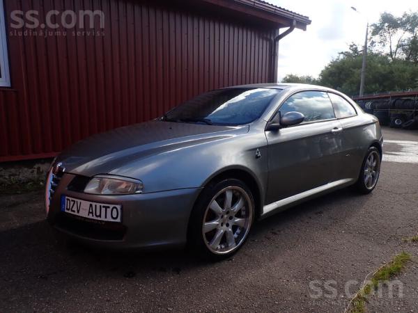 Grey Alfa Romeo GT 2005 in Liepaja, with an engine capacity of 2.00 L and mileage of 201 thousand km for 2450 €, photo 5 on AUTOMOTO.COM.LV