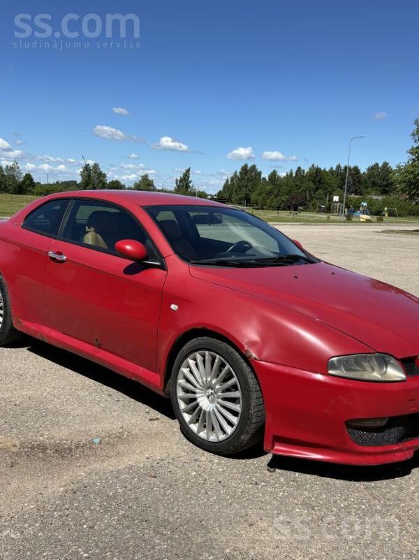Red Alfa Romeo GT 2004 in Saldus, with an engine capacity of 1.90 L and mileage of 379 thousand km for 1100 €, photo 3 on AUTOMOTO.COM.LV