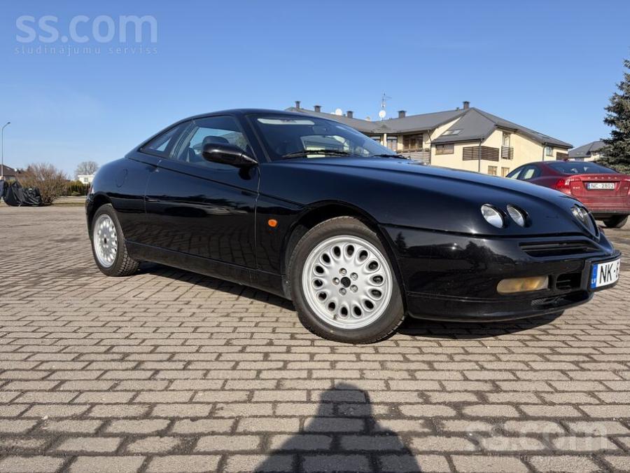 Melns Alfa Romeo GTV 2000 Rīga, ar dzinēja tilpumu 2.00 L un nobraukumu 215 tūkst. km par 4450 €, foto 3 vietnē AUTOMOTO.COM.LV