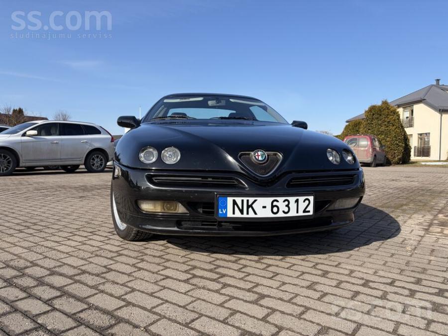 Melns Alfa Romeo GTV 2000 Rīga, ar dzinēja tilpumu 2.00 L un nobraukumu 215 tūkst. km par 4450 €, foto 4 vietnē AUTOMOTO.COM.LV