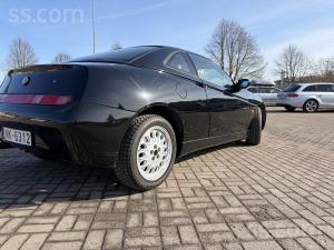 Melns Alfa Romeo GTV 2000 Rīga, ar dzinēja tilpumu 2.00 L un nobraukumu 215 tūkst. km par 4450 €, foto 5 vietnē AUTOMOTO.COM.LV