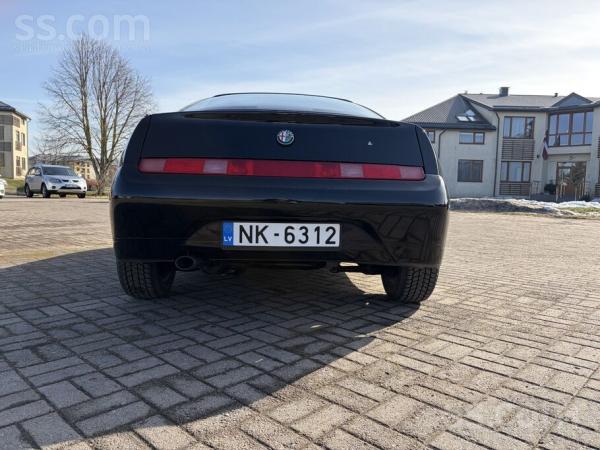 Black Alfa Romeo GTV 2000 in Riga, with an engine capacity of 2.00 L and mileage of 215 thousand km for 4450 €, photo 6 on AUTOMOTO.COM.LV