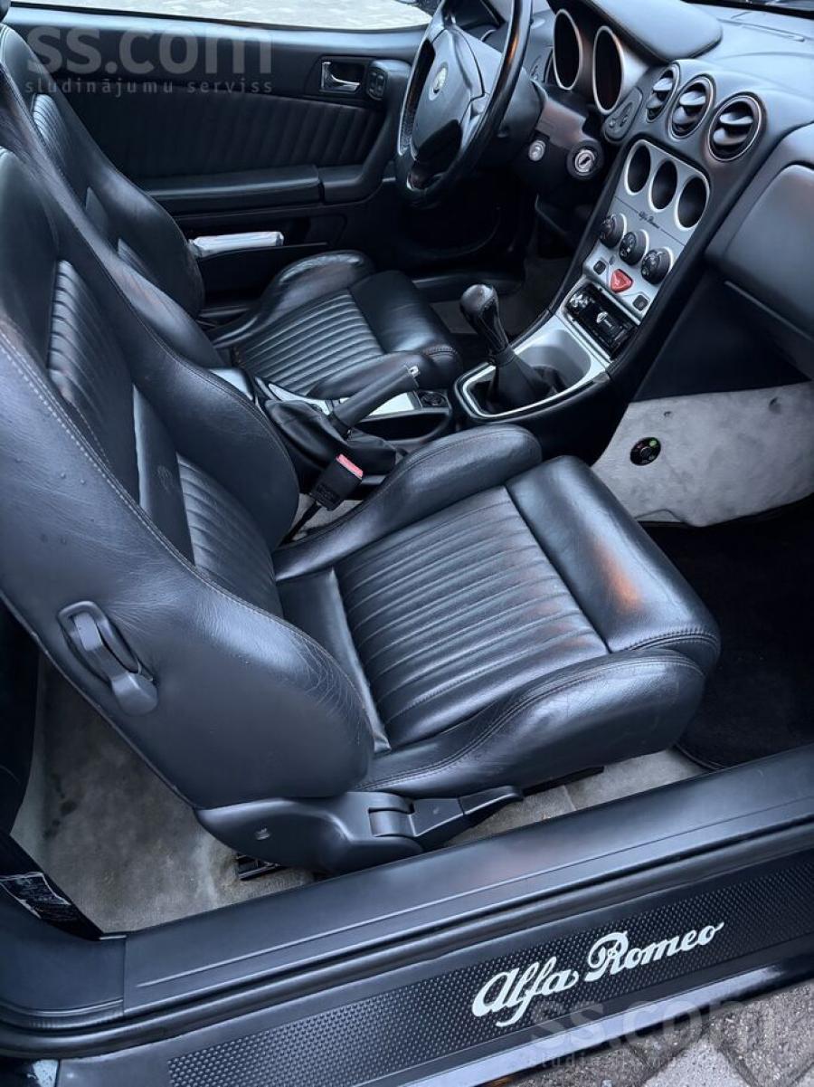 Melns Alfa Romeo GTV 2000 Rīga, ar dzinēja tilpumu 2.00 L un nobraukumu 218 tūkst. km par 4250 €, foto 6 vietnē AUTOMOTO.COM.LV