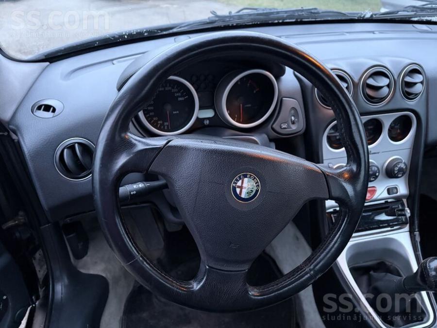 Melns Alfa Romeo GTV 2000 Rīga, ar dzinēja tilpumu 2.00 L un nobraukumu 218 tūkst. km par 4250 €, foto 8 vietnē AUTOMOTO.COM.LV