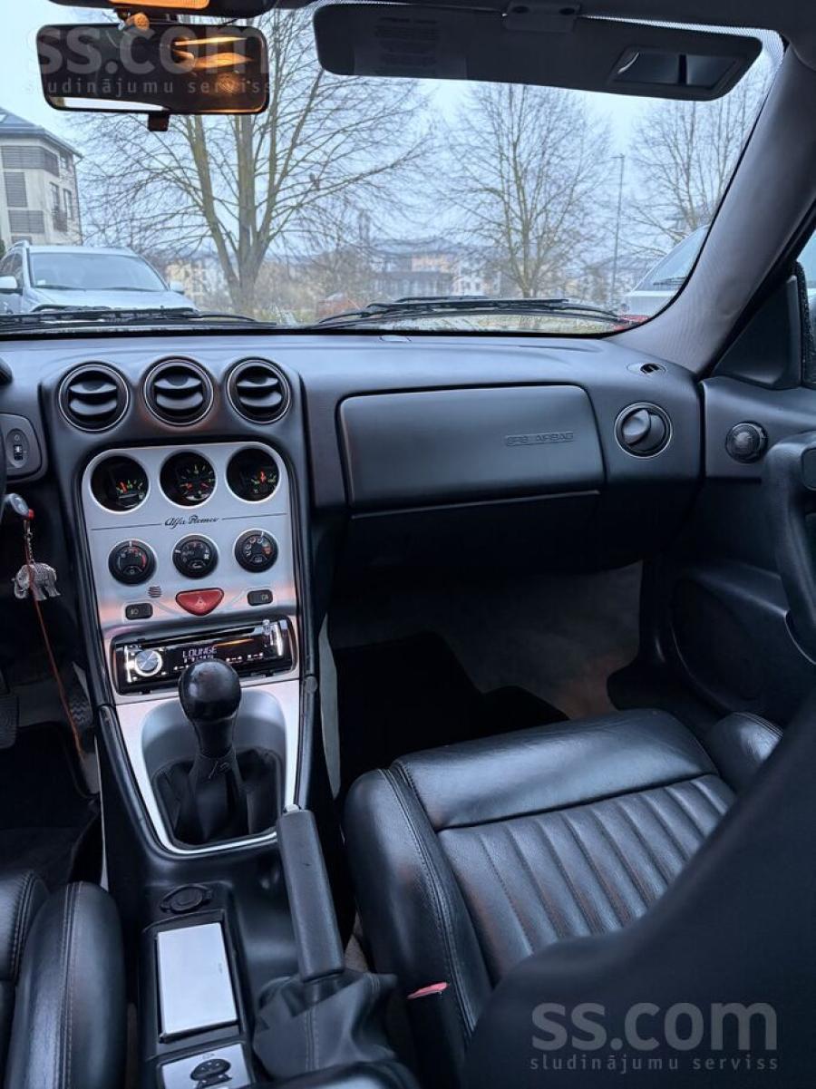Melns Alfa Romeo GTV 2000 Rīga, ar dzinēja tilpumu 2.00 L un nobraukumu 218 tūkst. km par 4250 €, foto 14 vietnē AUTOMOTO.COM.LV