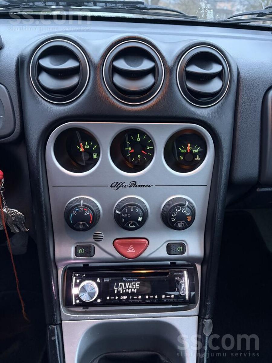 Melns Alfa Romeo GTV 2000 Rīga, ar dzinēja tilpumu 2.00 L un nobraukumu 218 tūkst. km par 4250 €, foto 15 vietnē AUTOMOTO.COM.LV