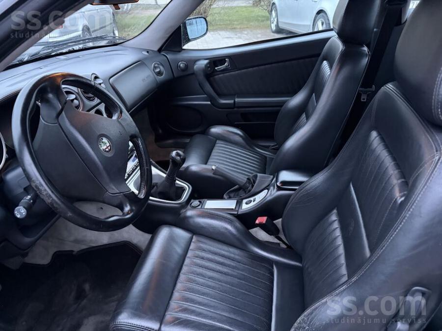 Melns Alfa Romeo GTV 2000 Rīga, ar dzinēja tilpumu 2.00 L un nobraukumu 218 tūkst. km par 4250 €, foto 16 vietnē AUTOMOTO.COM.LV