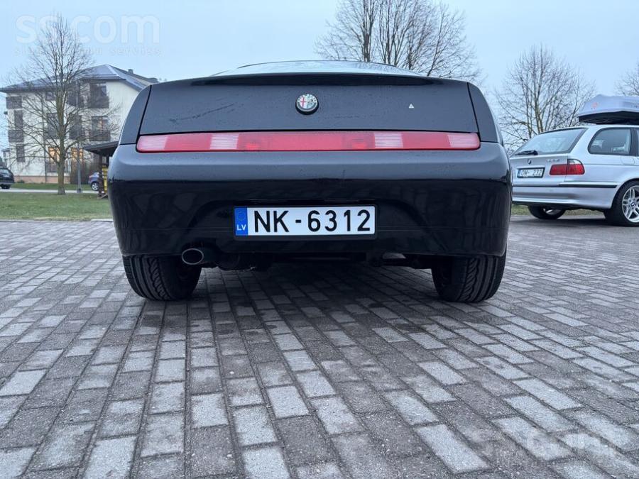 Melns Alfa Romeo GTV 2000 Rīga, ar dzinēja tilpumu 2.00 L un nobraukumu 218 tūkst. km par 4250 €, foto 19 vietnē AUTOMOTO.COM.LV