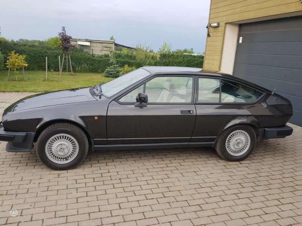 Brūns Alfa Romeo GTV 1982 Palanga, ar dzinēja tilpumu 1.96 L un nobraukumu 1 tūkst. km par 12000 €, foto 3 vietnē AUTOMOTO.COM.LV