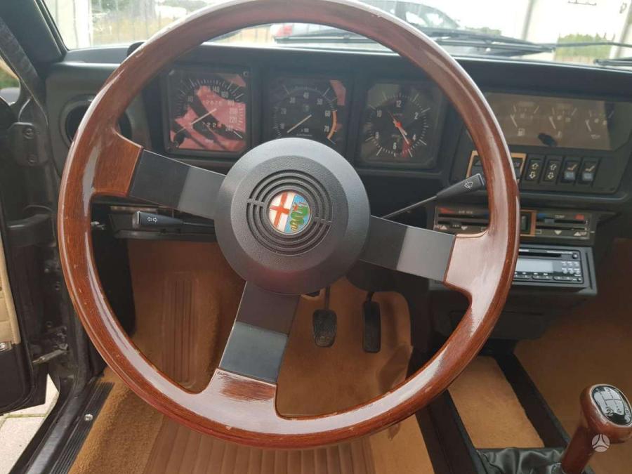 Brūns Alfa Romeo GTV 1982 Palanga, ar dzinēja tilpumu 1.96 L un nobraukumu 1 tūkst. km par 12000 €, foto 5 vietnē AUTOMOTO.COM.LV