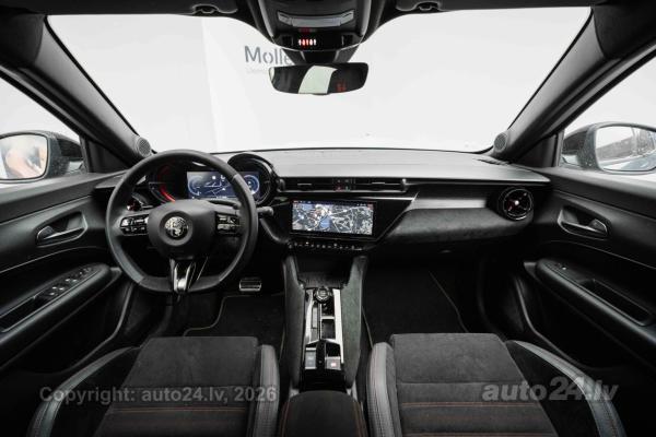 Blue Alfa Romeo Junior 2025 in Tallinn, with an engine capacity of 1.20 L and mileage of 10 thousand km for 29500 €, photo 7 on AUTOMOTO.COM.LV