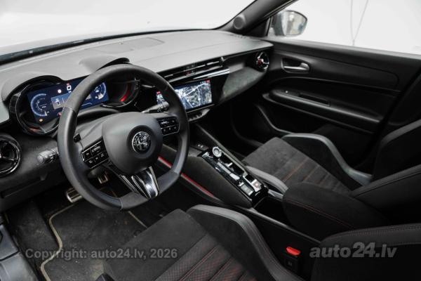 Blue Alfa Romeo Junior 2025 in Tallinn, with an engine capacity of 1.20 L and mileage of 10 thousand km for 29500 €, photo 9 on AUTOMOTO.COM.LV