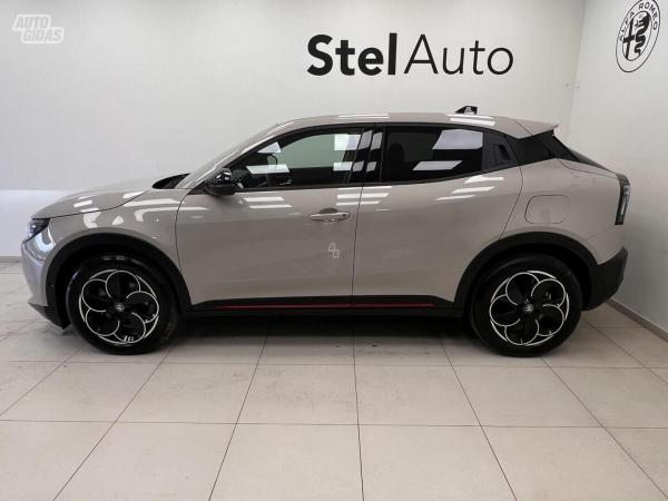 Pelēks Alfa Romeo Junior 2024 Viļņa, ar dzinēja tilpumu 0.00 L un nobraukumu 21 tūkst. km par 25700 €, foto 2 vietnē AUTOMOTO.COM.LV