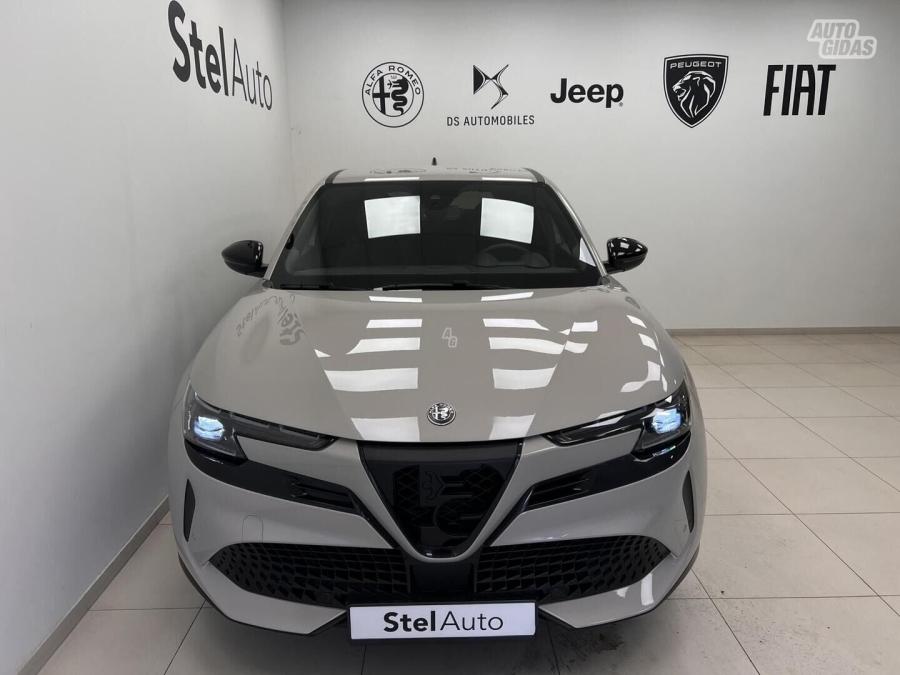 Grey Alfa Romeo Junior 2024 in Vilnius, with an engine capacity of 0.00 L and mileage of 21 thousand km for 25700 €, photo 4 on AUTOMOTO.COM.LV