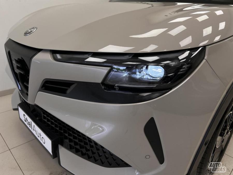 Grey Alfa Romeo Junior 2024 in Vilnius, with an engine capacity of 0.00 L and mileage of 21 thousand km for 25700 €, photo 5 on AUTOMOTO.COM.LV